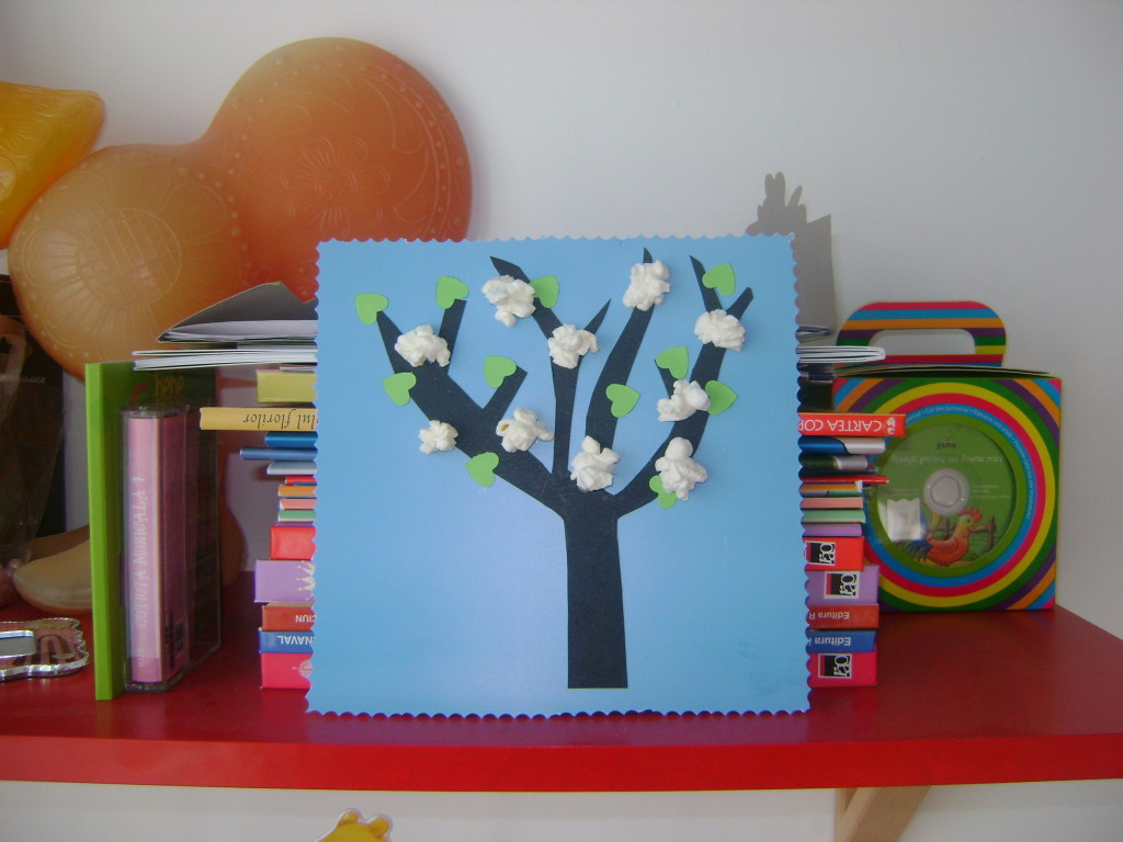 Peisaj de primăvară - copac cu flori din popcorn