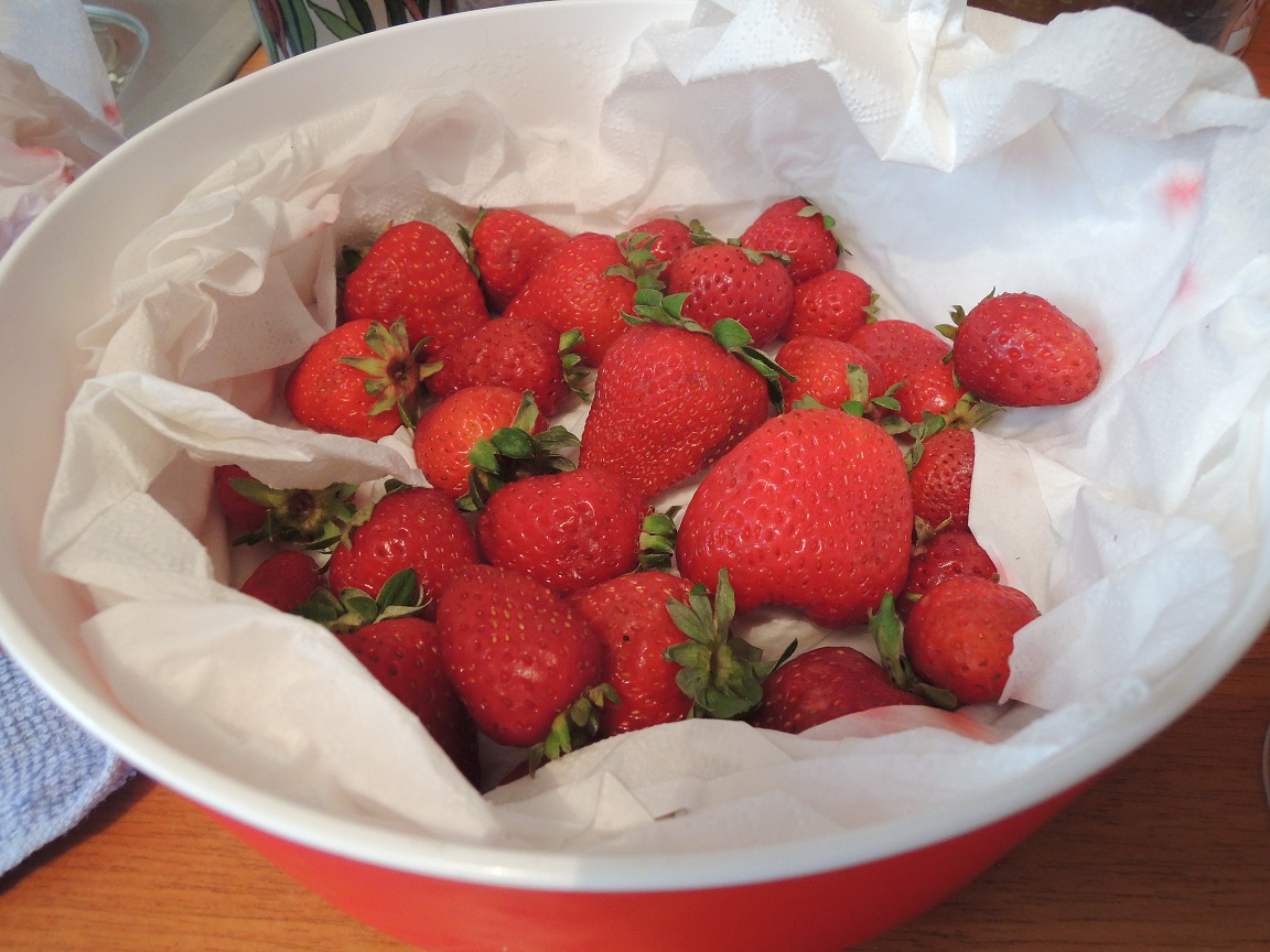 Cum să faci căpşunile să reziste mai mult - Laura Frunză